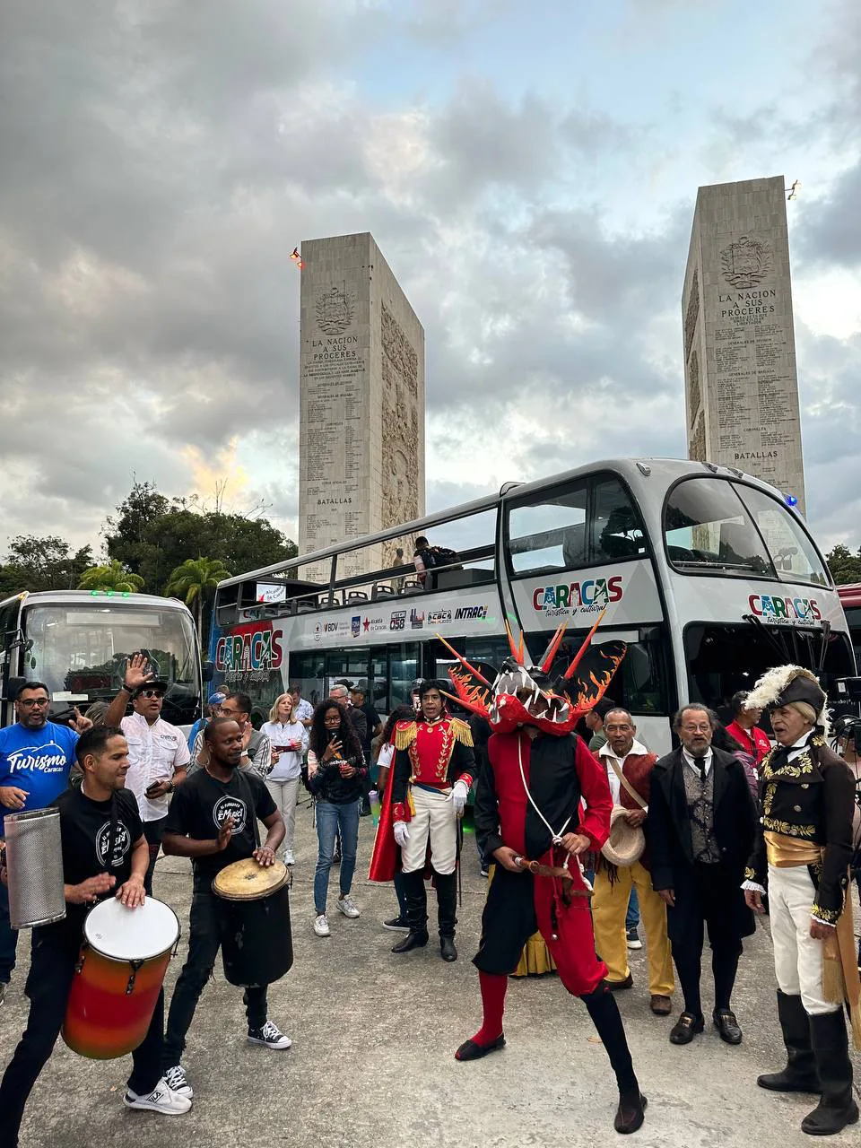 Inicia ruta turística de Caracas con la incorporación del Panabus - El ...